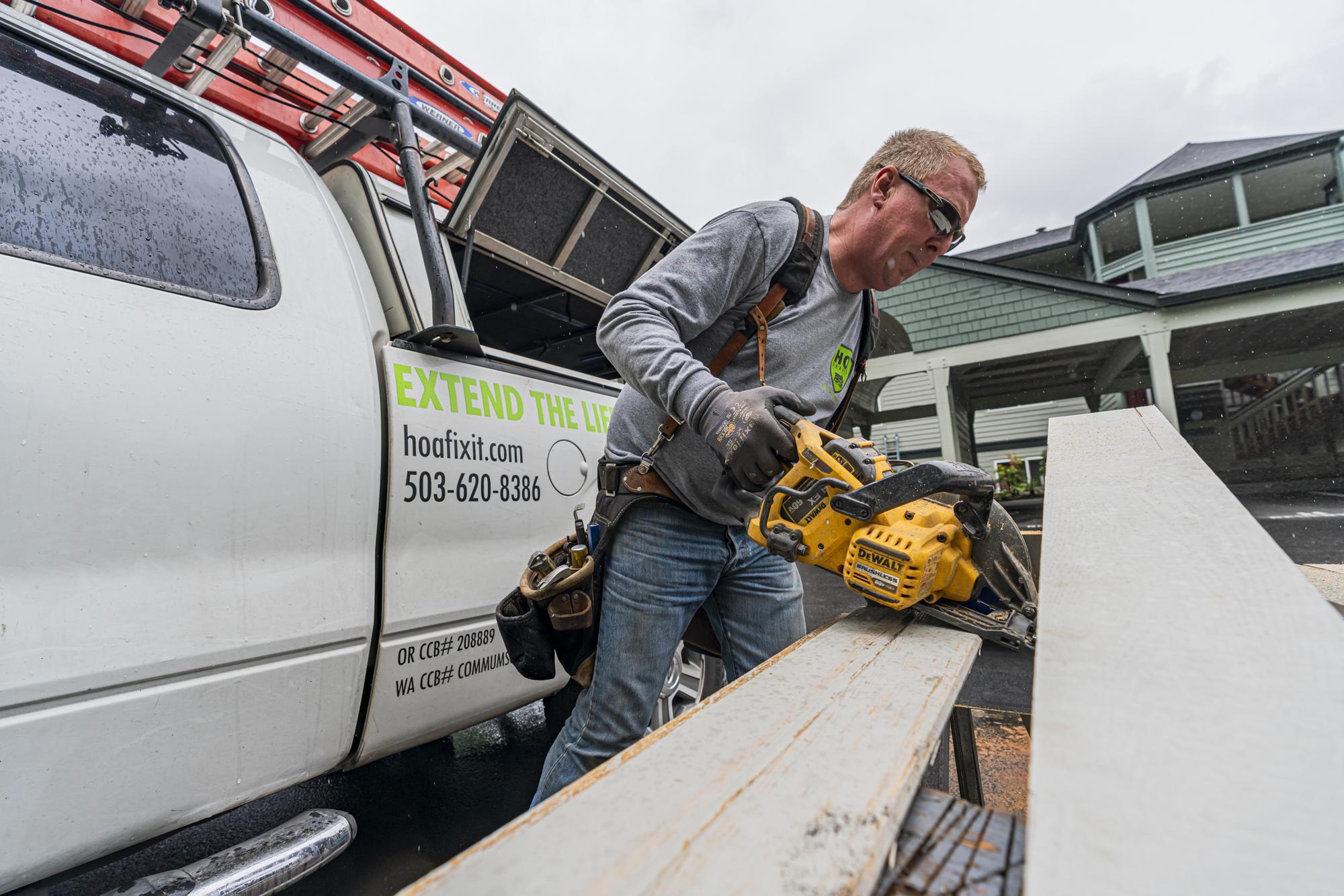 5 Benefits of Hiring a Handyman for Building Maintenance | HOA ...